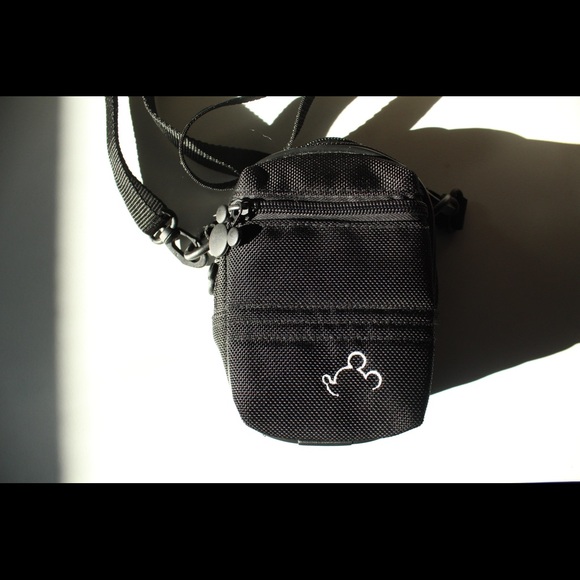 Disney | Cameras, Photo & Video | Disney Mickey Mouse Logo Camera Bag ...